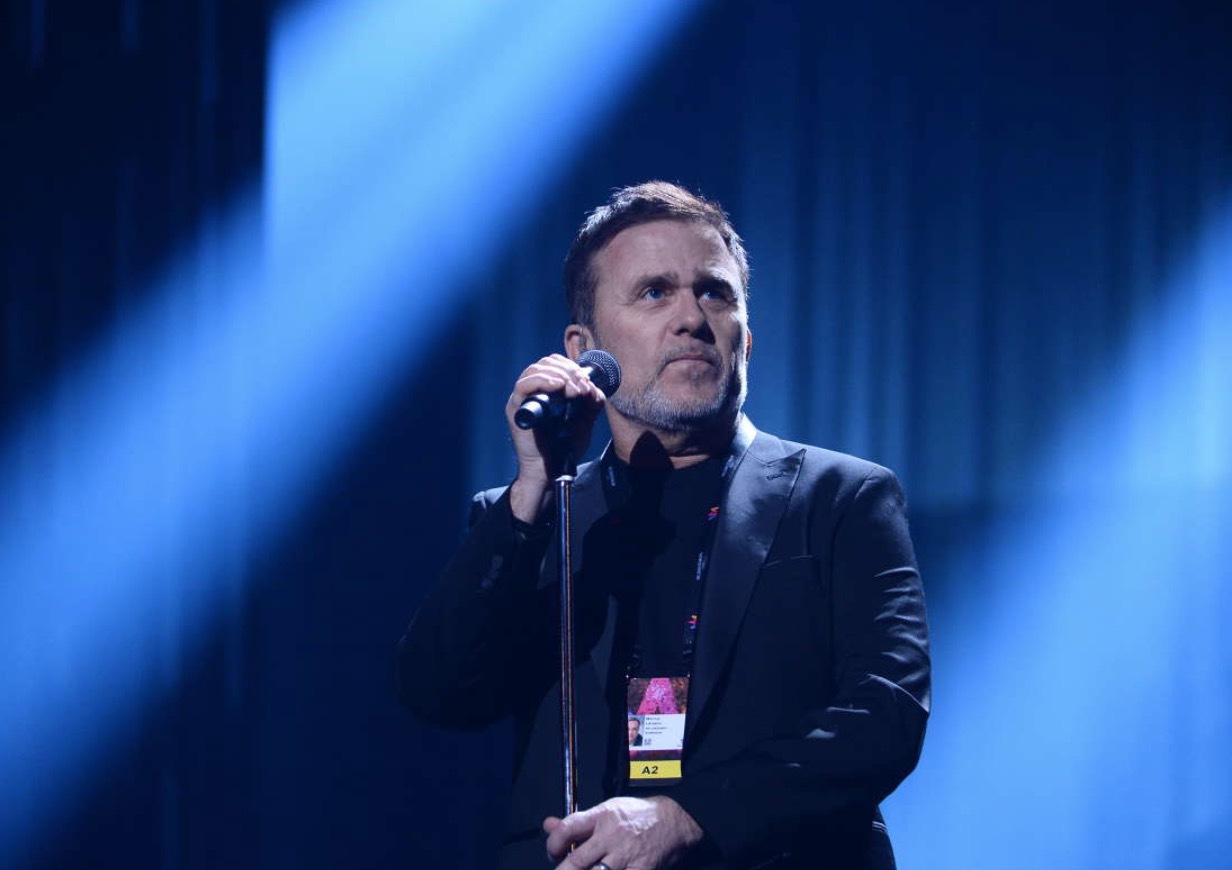 Jan Johansen går igenom texten igen med G:son - Schlagerbloggen