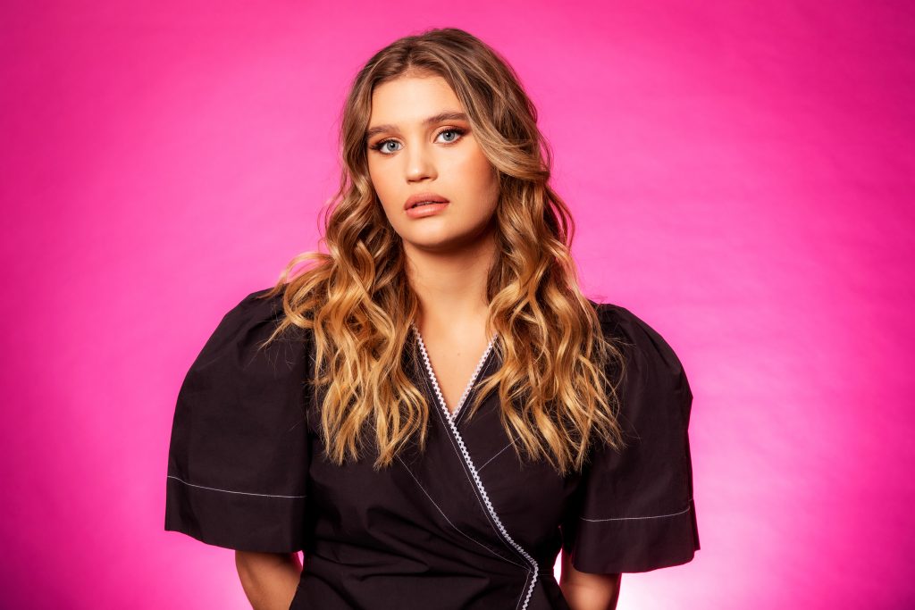 Ida-Lova vill låta Kent i svårsjungen ballad - Schlagerbloggen