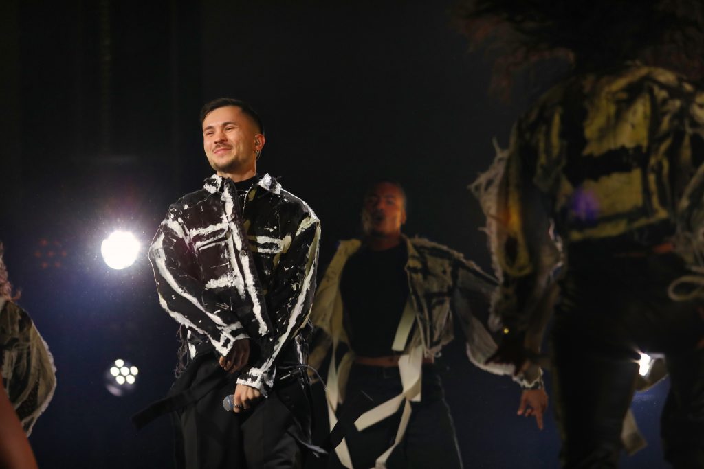 Paul Reys fräcka leende – och en låt som växer med scenshowen ...