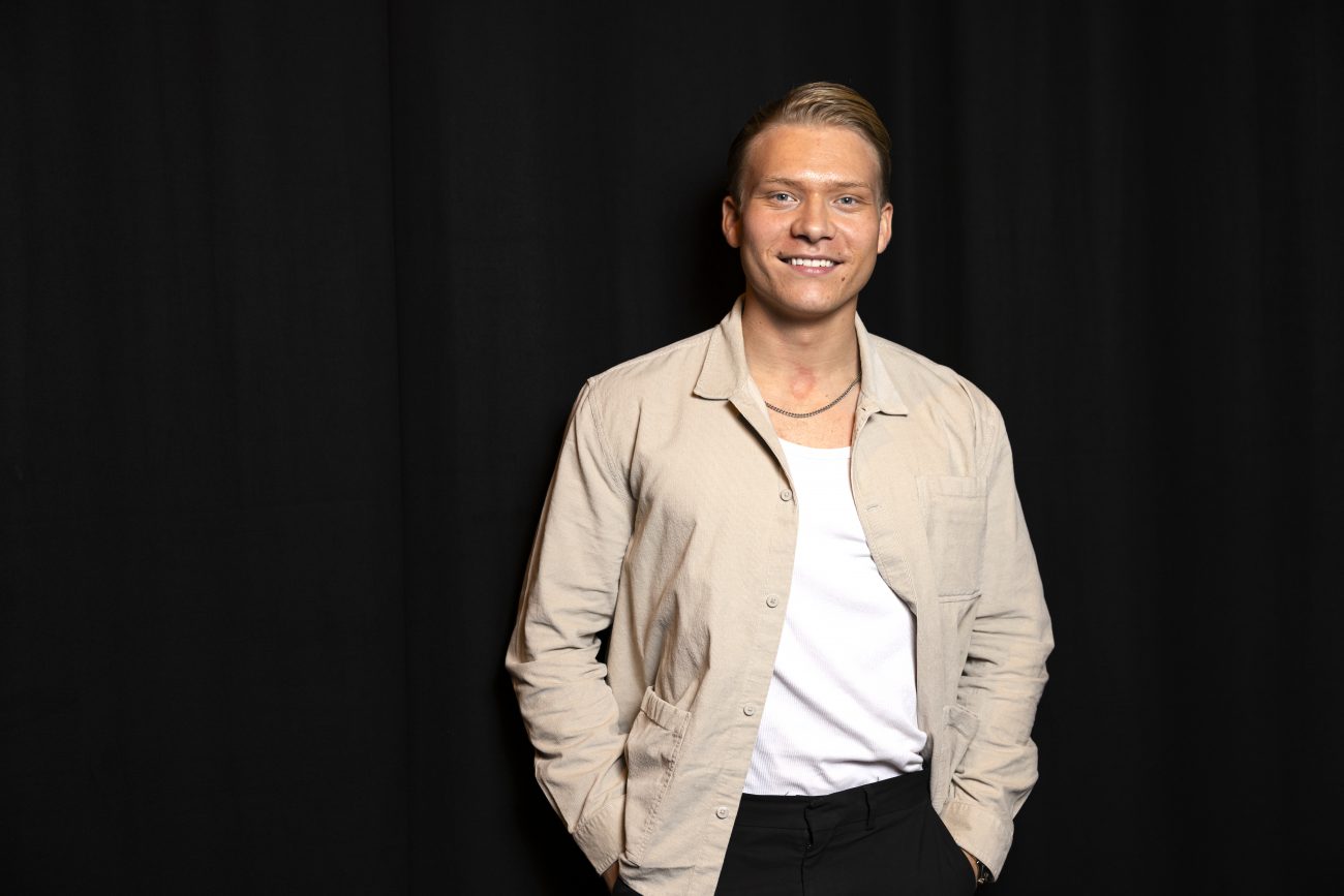 Adam Woods gör EDM-pop – men jag hade önskat att första refrängen var ...